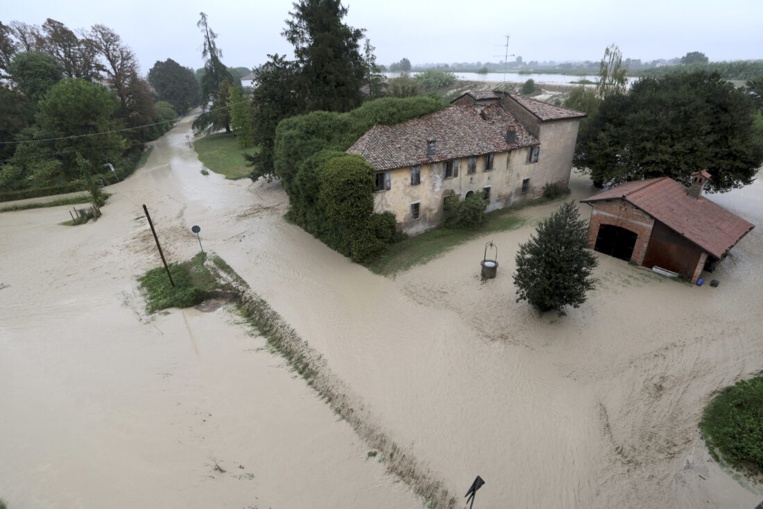 Floods in Central Europe threaten new areas. Heavy rains also inundate ...